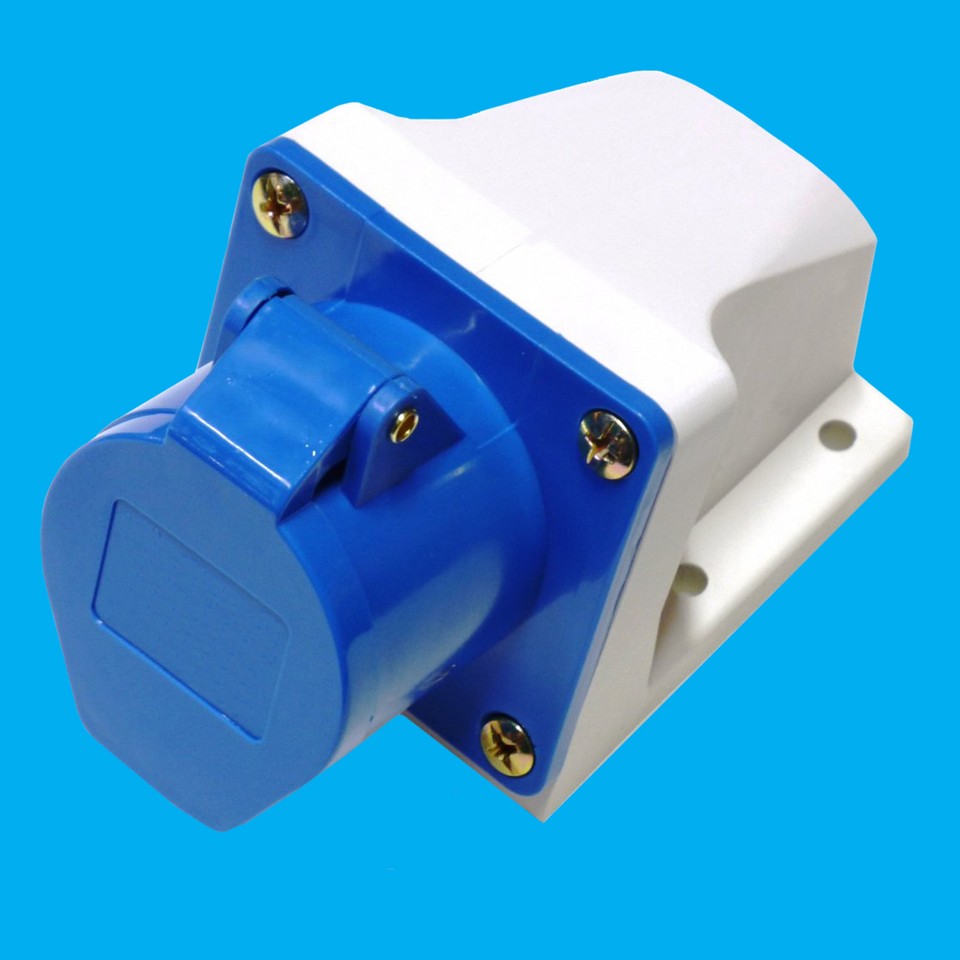 CEEFORM Outdoor IP44 Blue 16A 240V 3 Pin Industrial Caravan Socket ...