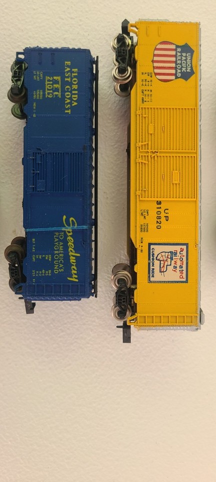 Lot -Vintage 26 Pieces N Scale Train Cars & AHM/LIMA Santa Fe Switcher ...