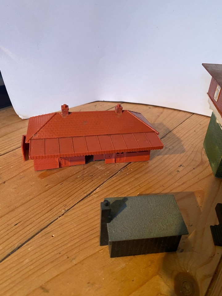 Tri-ang Hornby Merit Airfix OO gauge Railway / Platform Buildings ...