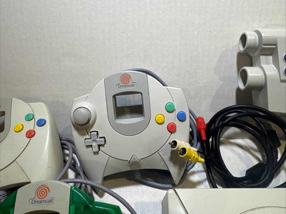 Sega Dreamcast Bundle Untested - Guns, Controllers, Console, Needs ...