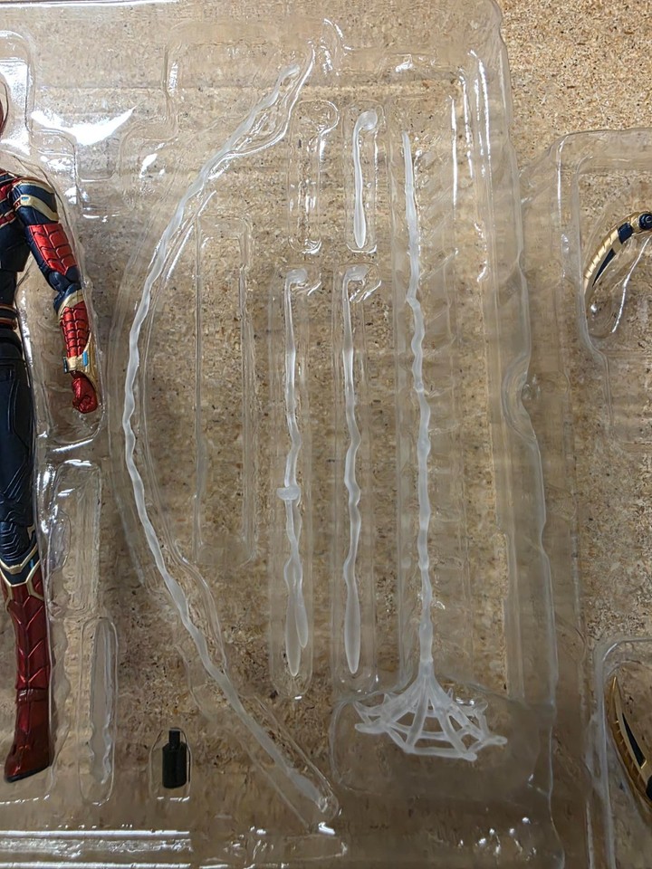 Bandai S.H. Figuarts Spider-Man No Way Home Iron-Spider - broken ...