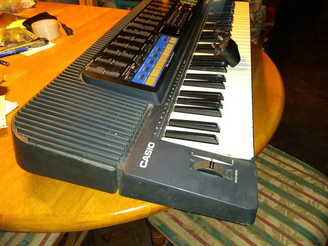 Casio Ct-670 ToneBank Full Size Electronic Keyboard 61 Keys With ...