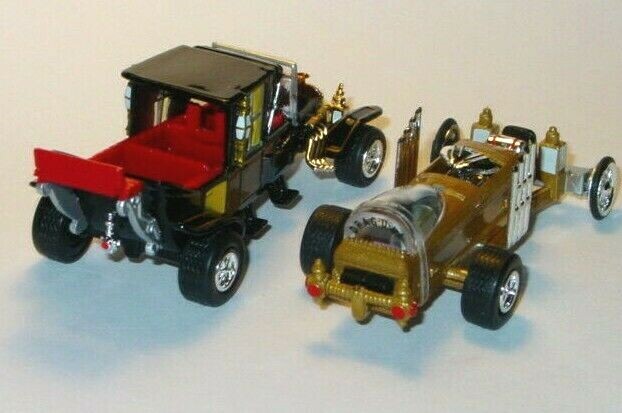 MUNSTERS KOACH & DRAGULA SET COLLECTIBLE DIORAMA FAMILY & COFFIN CAR ...