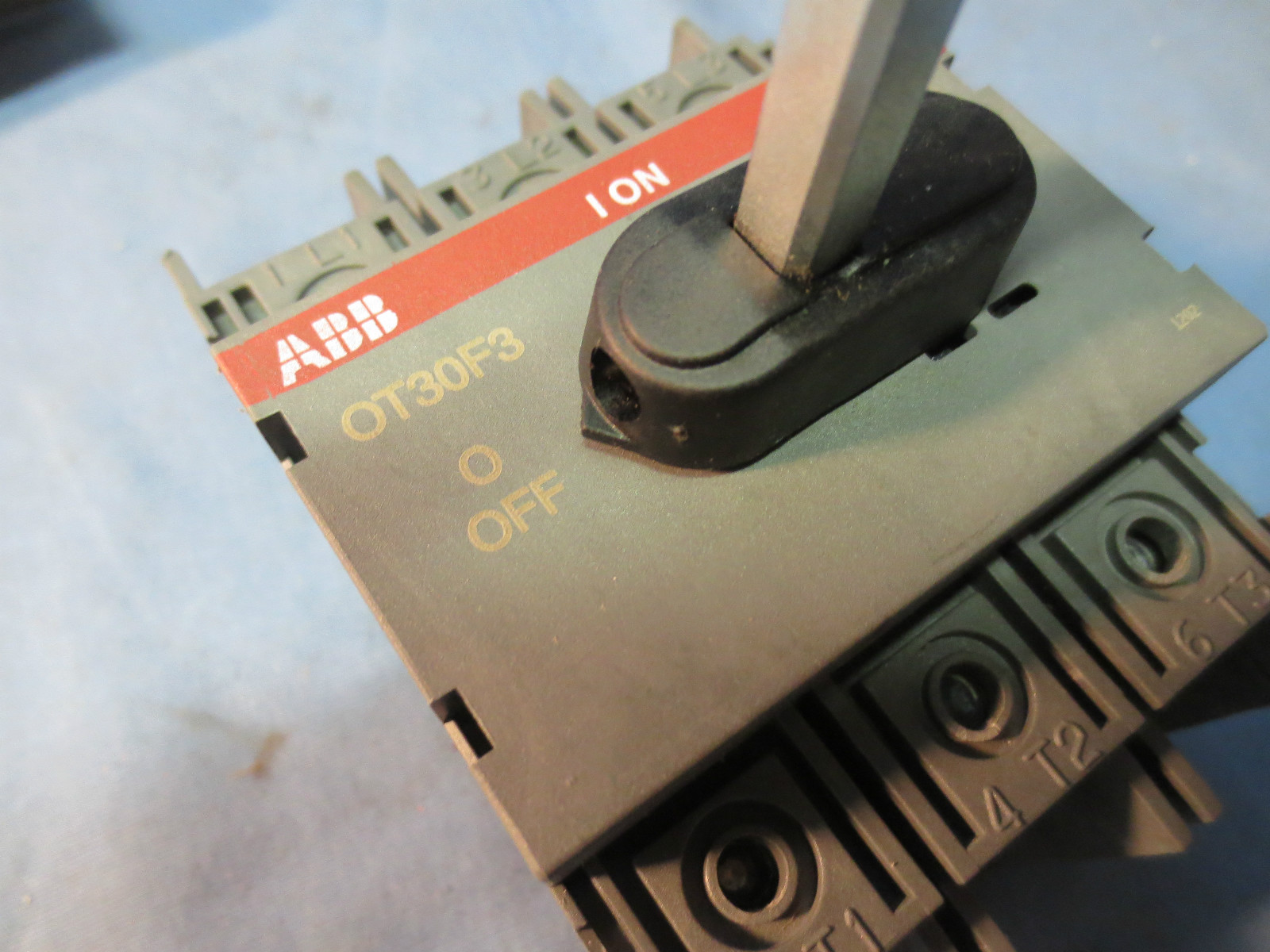 ABB OT30F3 FRONT-OPERATED SWITCH DISCONNECTOR w/ SHAFT & KNOB ...