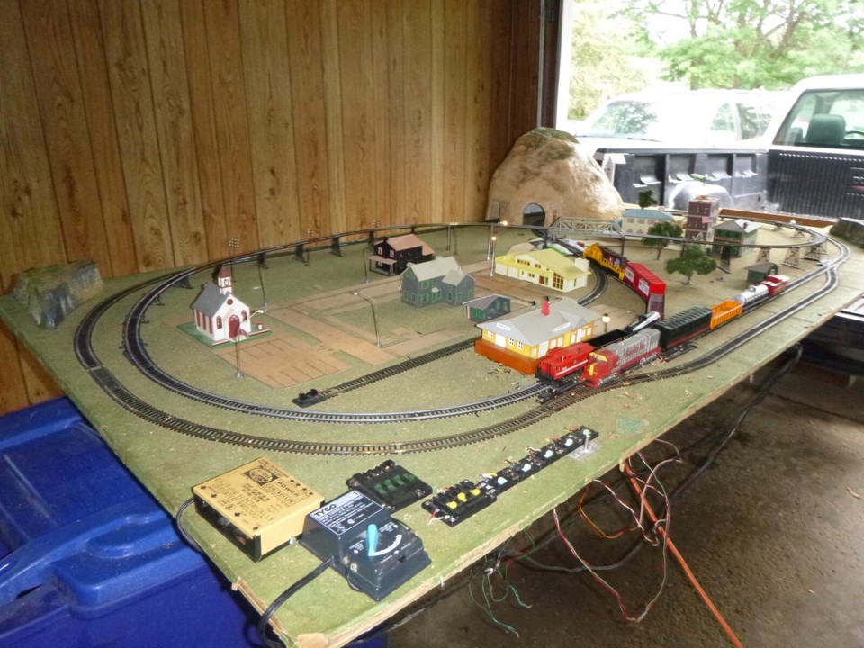 C-7 Reconditioned HO DC 4x8 double train elevated train set layout runs ...