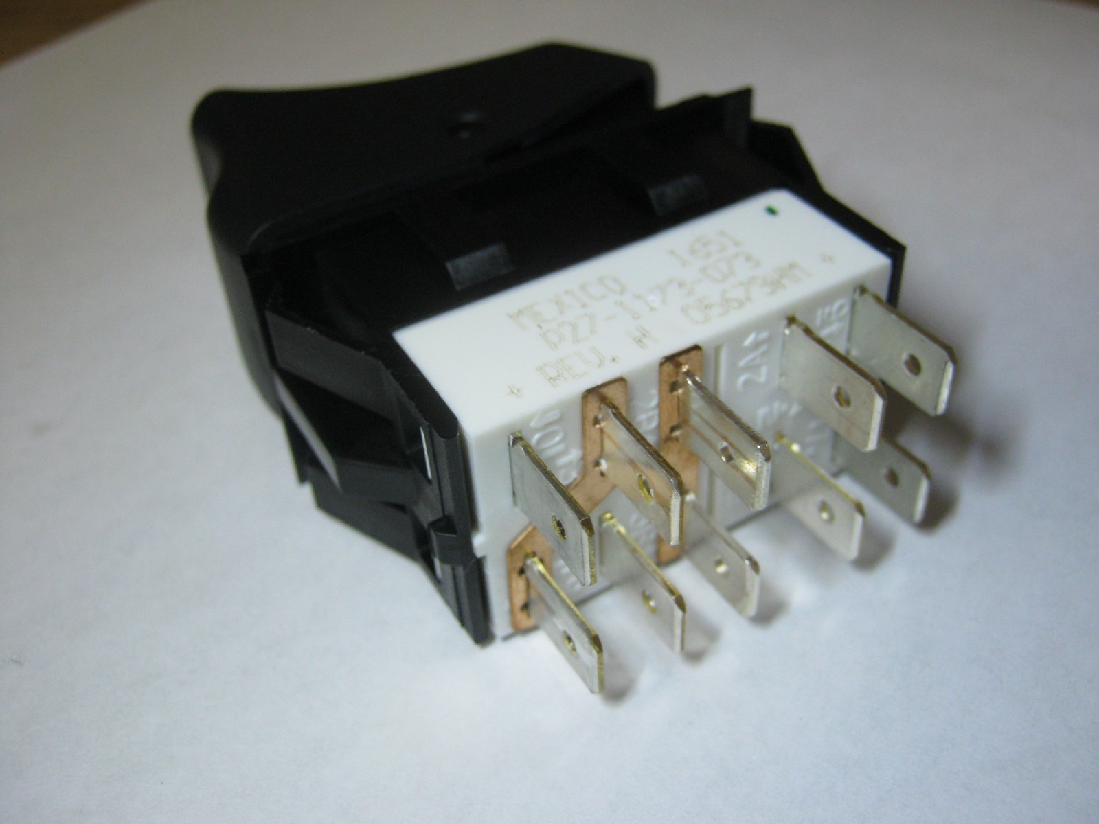 NEW PACCAR KENWORTH HEAD LIGHT / PARKING LAMPS ROCKER SWITCH p/n - P27 ...