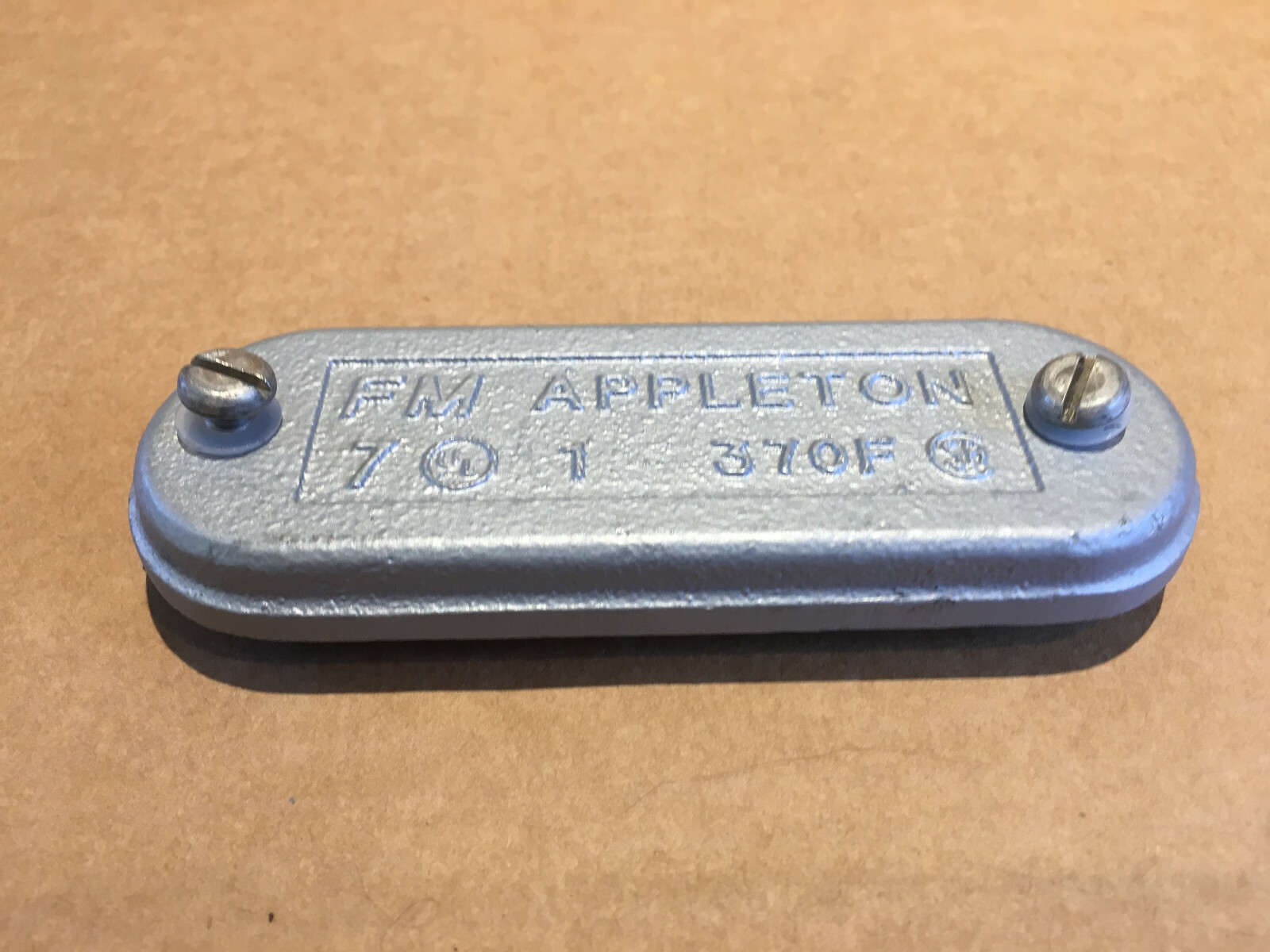Appleton 370FG CONDUIT 1" GRAY IRON BODY COVER WEDGENUT MOUNT W/ GASKET ...