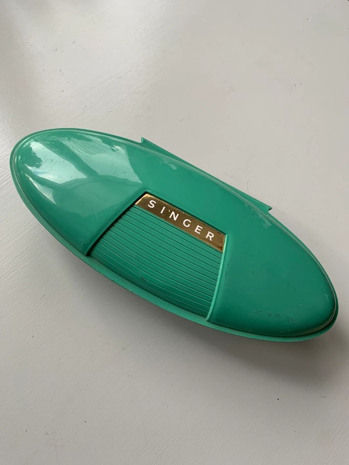 Vintage Singer Vertical Buttonholer 489510 Green Clam Shell | eBay