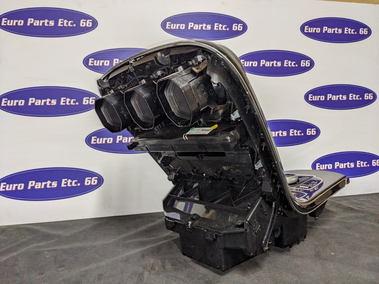 2016 - 2018 MERCEDES-BENZ W205 C-CLASS OEM CENTER CONSOLE UNIT ...