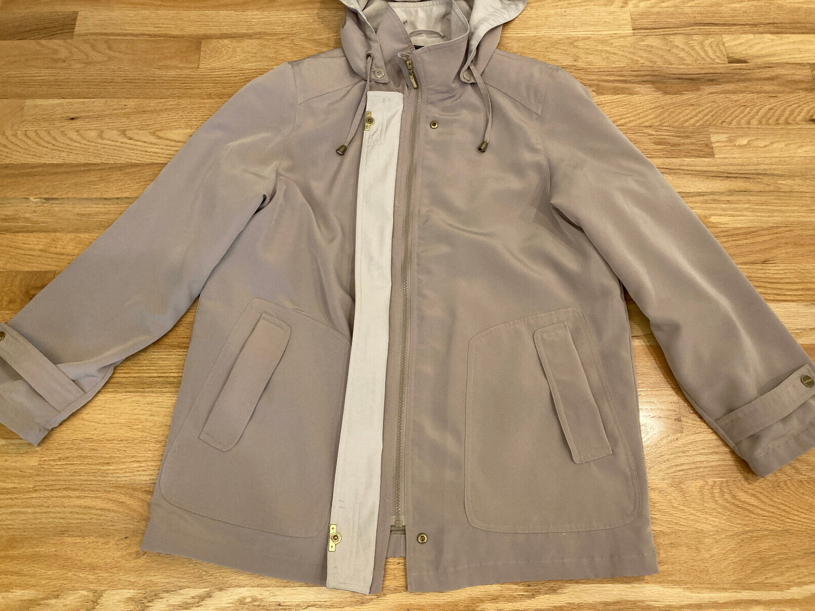 Womens Outbrook Light Wind Rain Jacket Silky Beige M … - Gem