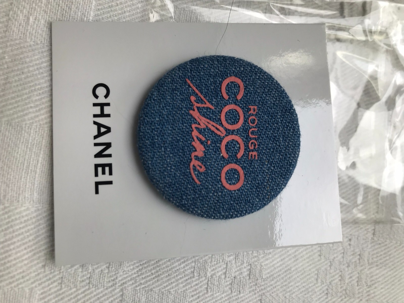 badge "" rouge coco shine ""broche. diametre 3,5 cms. | eBay