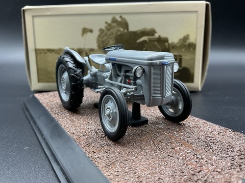 Ferguson TE20 Model Tractor ‘Little Grey Fergie’ Atlas 1953 Die-cast ...