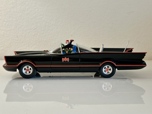 🔥 BATMAN 1966 Batmobile Model Kit Built W/Display Case 🔥 Adam West Burt ...