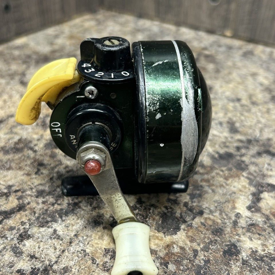 Vintage Johnson Century 100B Spincast Fishing Reel Made in the USA ...