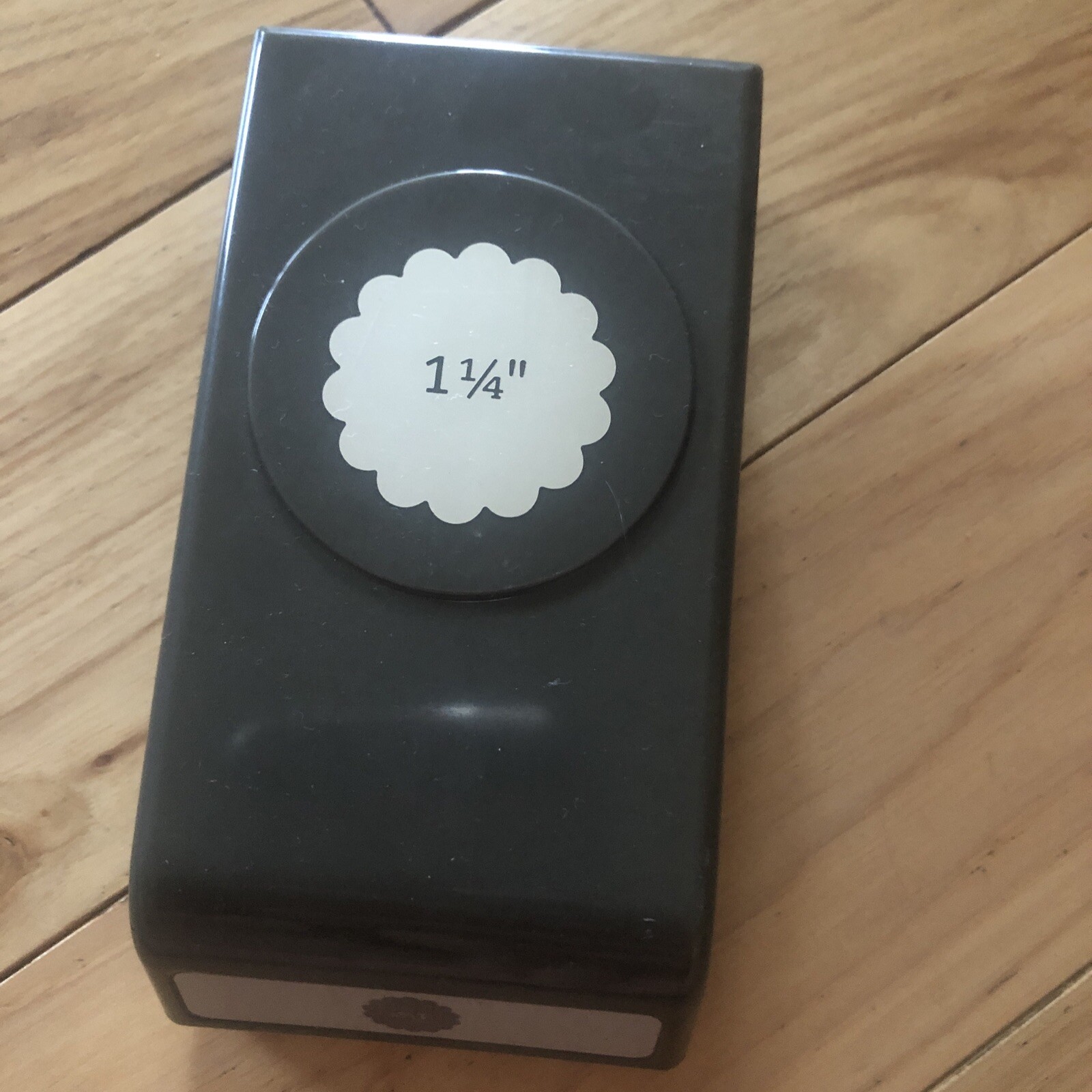 Stampin Up Punch. 1 1/4” Scalloped Circle. EUC | eBay