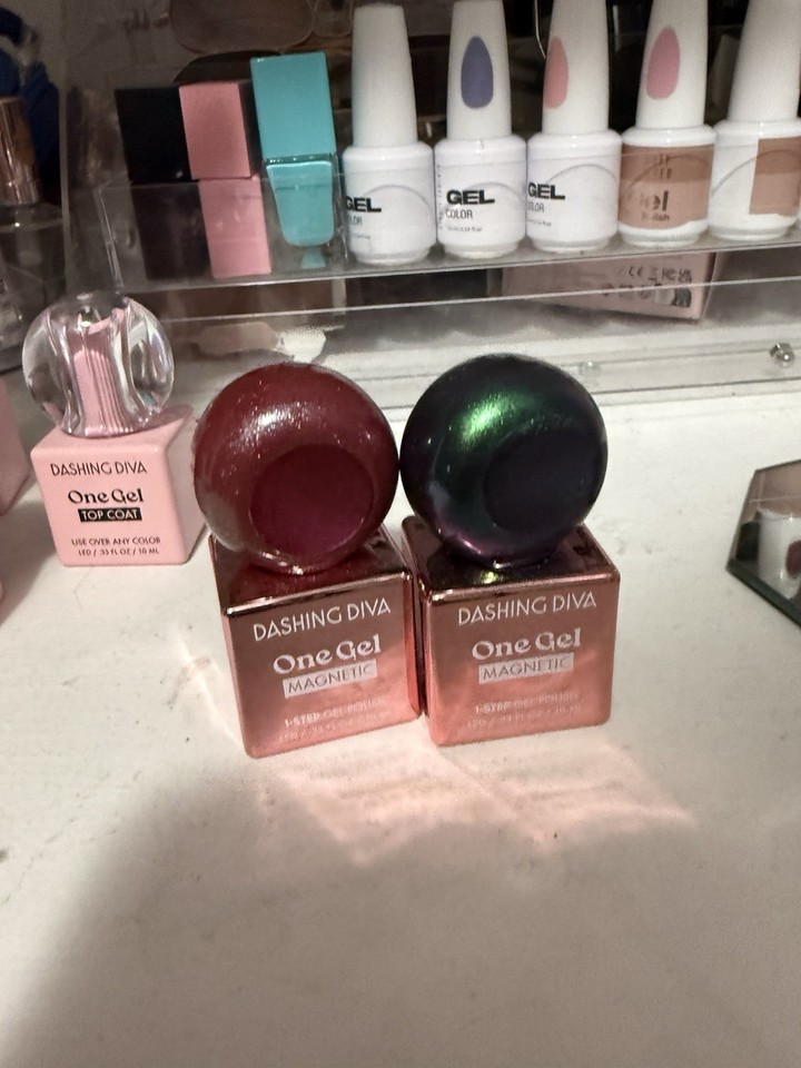 Dashing Diva One Gel Magnetic 1-Step Gel Polish Red Green Silver ...