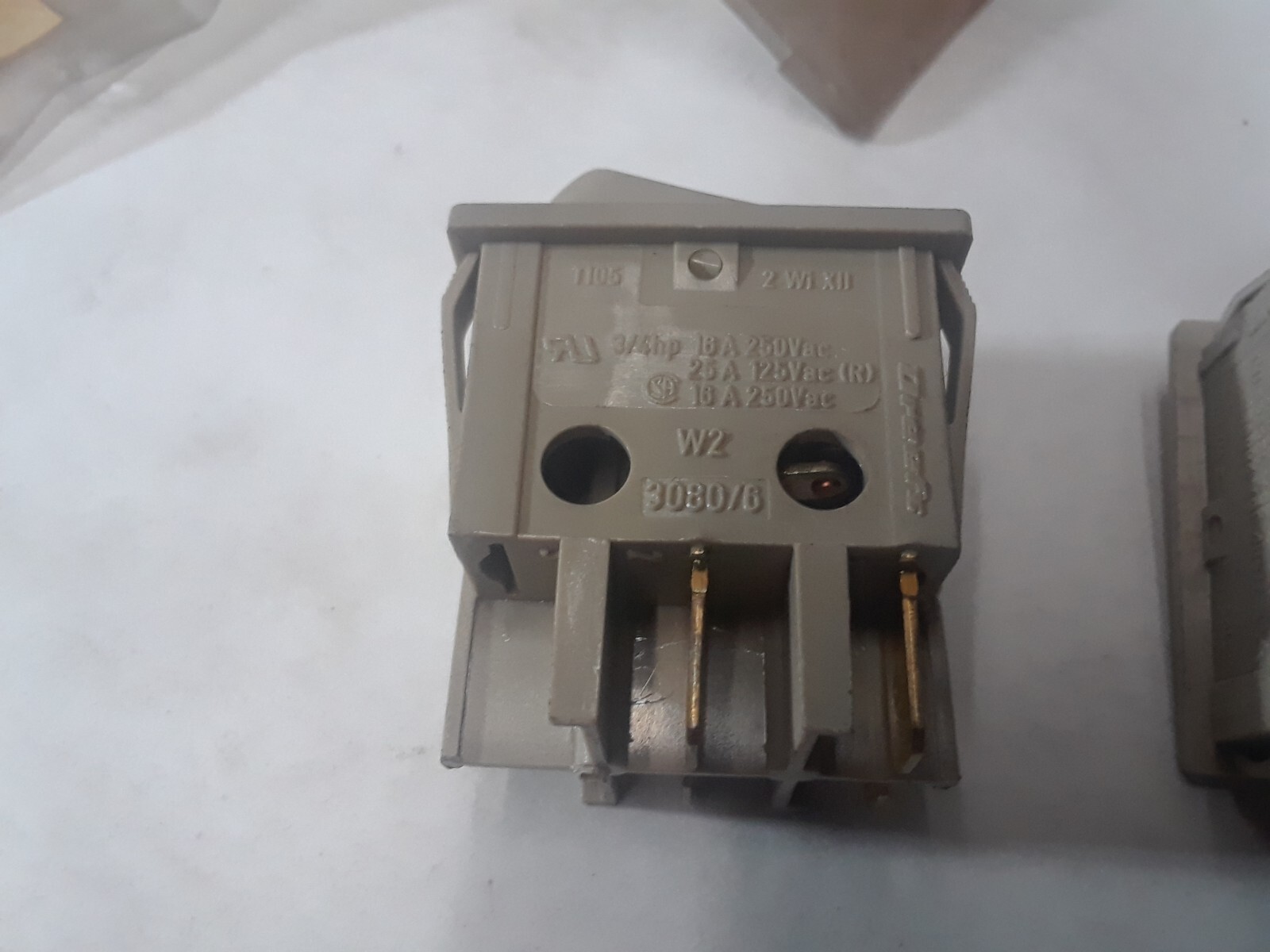 20 ct. New Dreefs Rocker Switches T105 2Wi Xii 3/4HP 16A/250VAC 25A ...