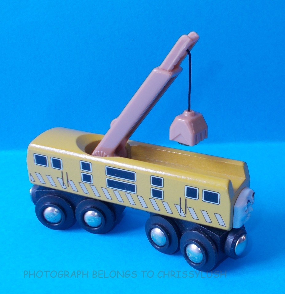 GENUINE BRIO THOMAS THE TANK ENGINE WOODEN RAILWAY MAGNETIC DIESEL 10 ...