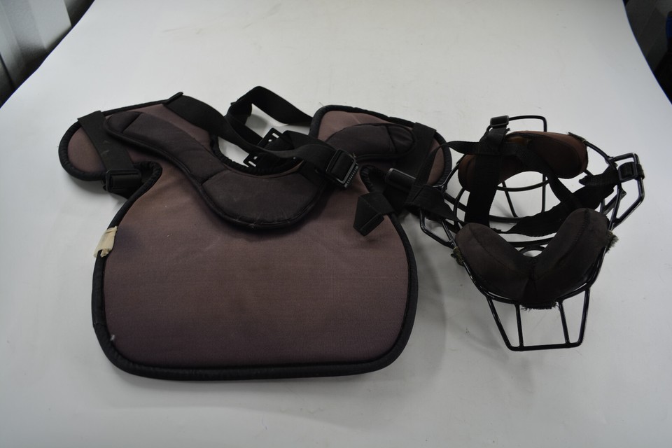 THE UMP Chest Protector for Umpires Mens XL by Body Guard Products ...