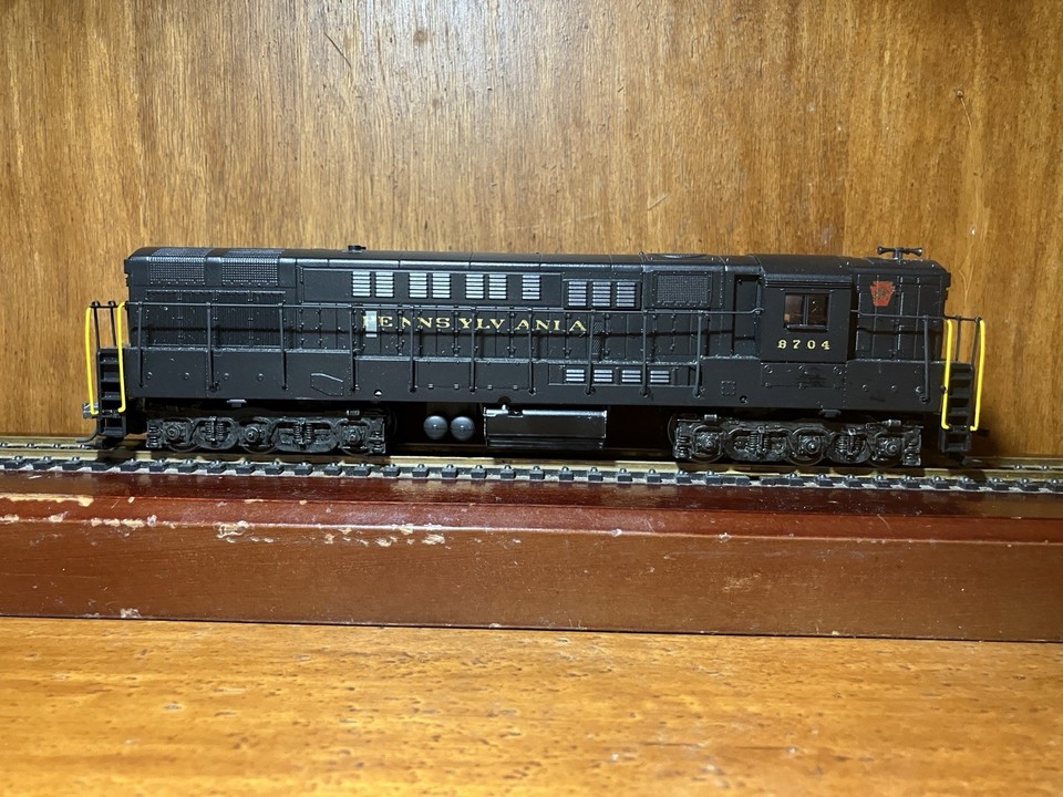 Athearn HO Trainmaster Pennsylvania 8704 Diesel Engine | eBay