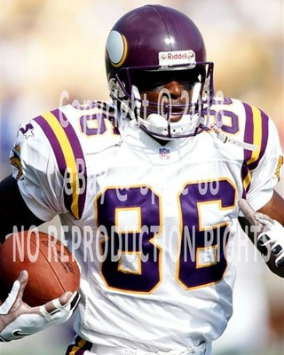 JAKE REED MINNESOTA VIKINGS RUNNING WITH THE FOOTBALL VS. CHICAGO BEARS ...