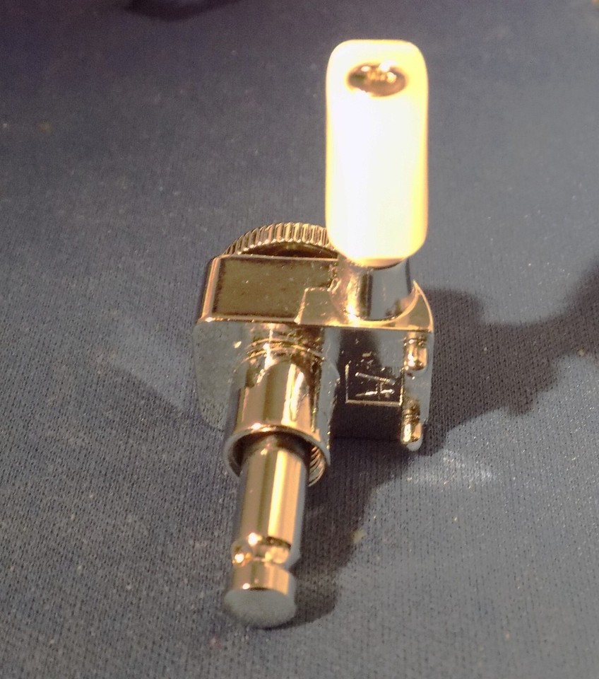 Hipshot Fender Drop-in Upgrade Directrofit locking 2-pin tuner kit ...