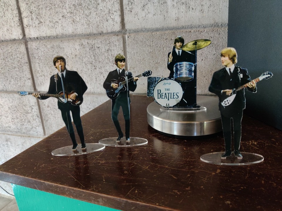 The Beatles figures cristal clear acrylic color 1964. They look ...