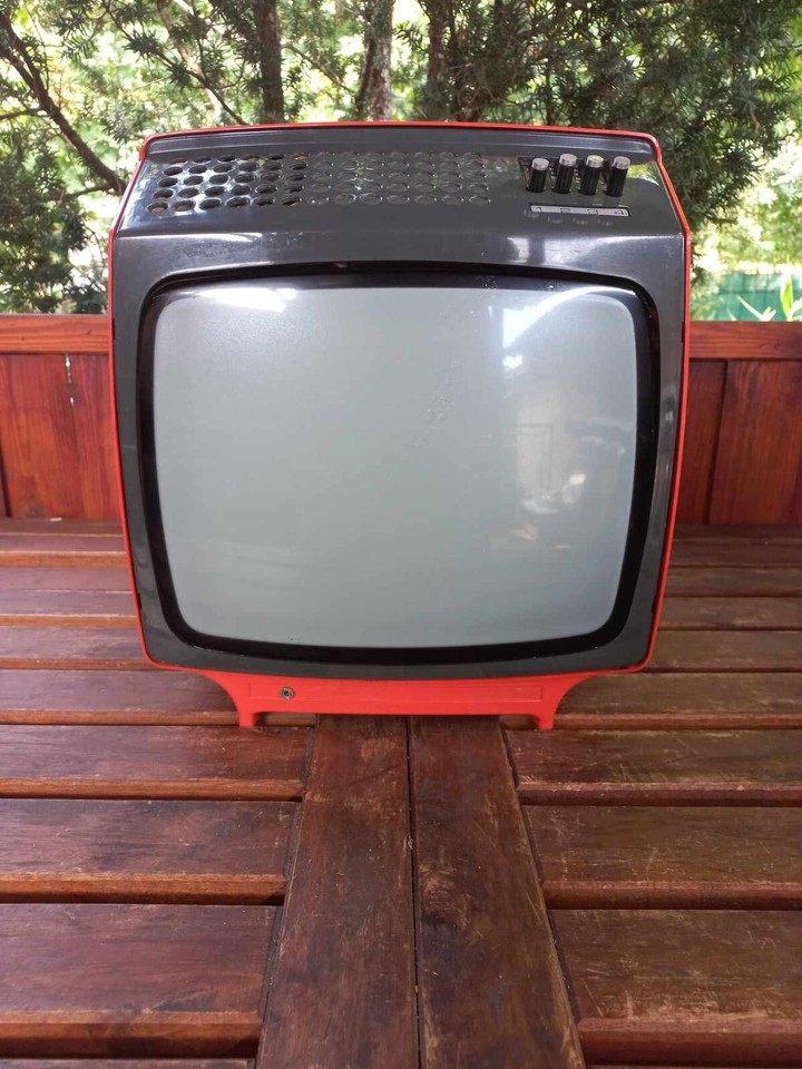 Vintage Space Age Hungarian mini color TV Videoton TC 1610 in rare ...