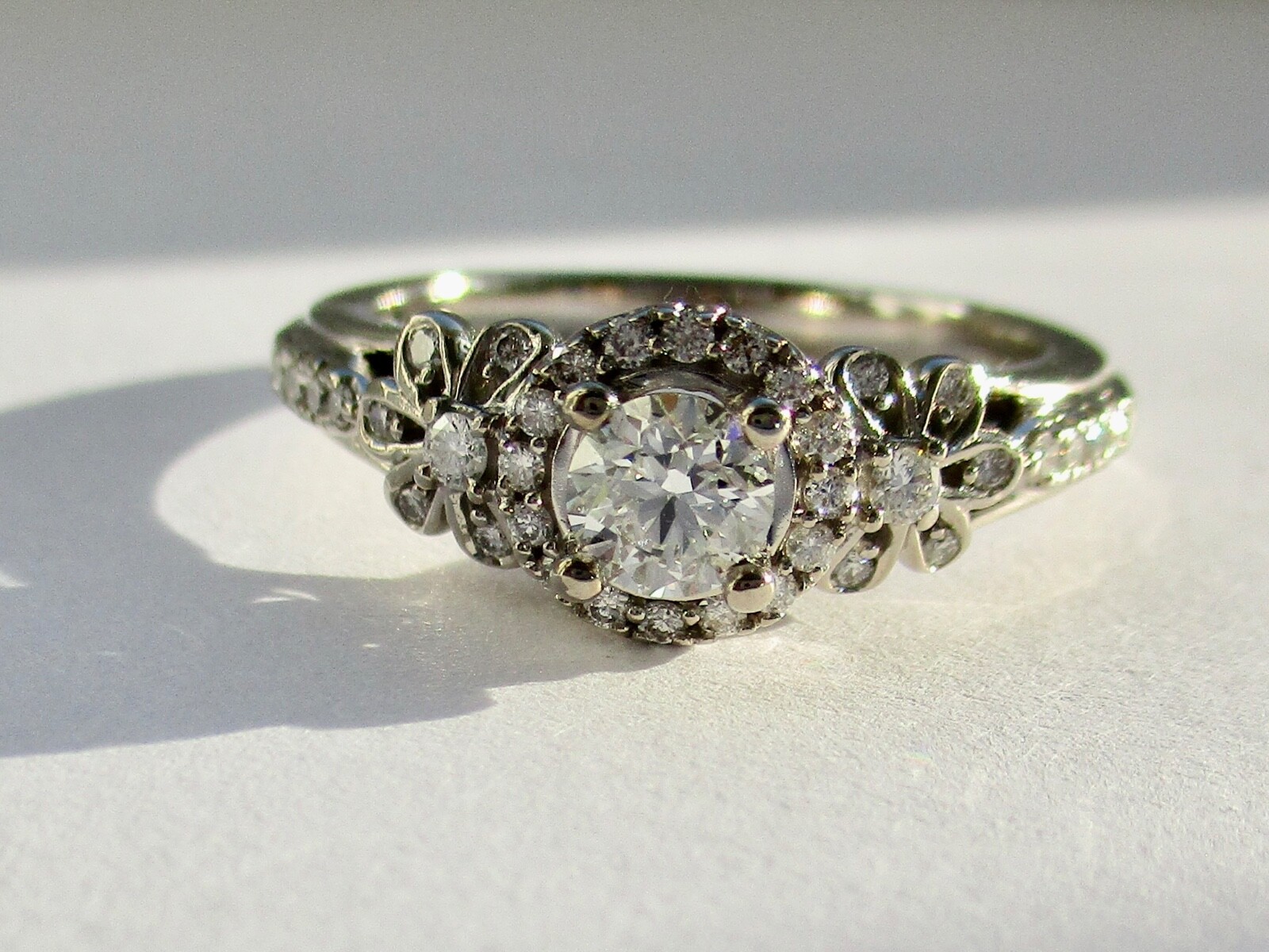 Emmy 18ct Gold 0.50 Point Diamond Halo Engagement Ring White Gold Size ...