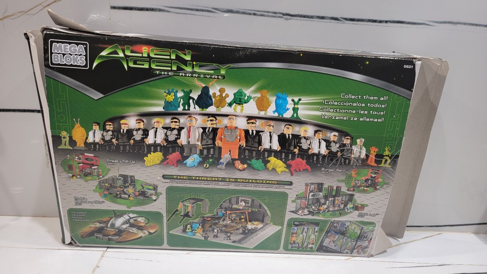 Incomplete Mega Bloks 5621 Alien Agency The Arrival DNA Lab a Hangar | eBay