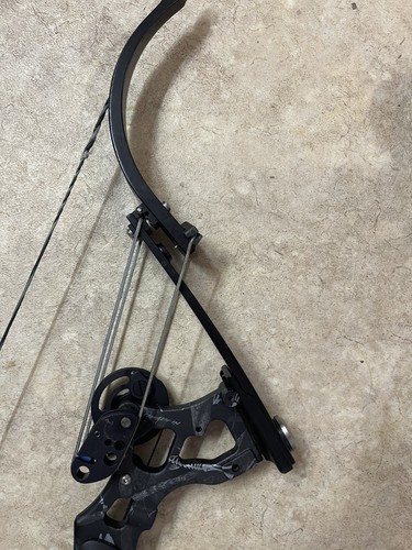 Oneida Eagle Osprey Graphite Black RH Medium 27.5"-29" Draw 30-50lbs | eBay