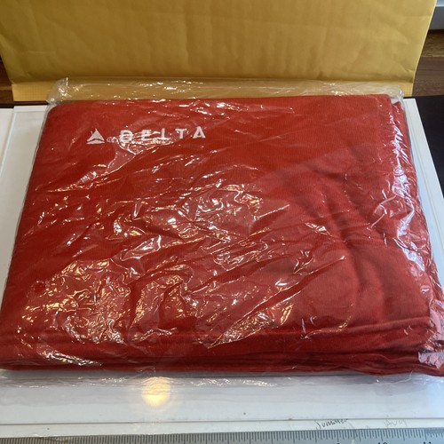 UNOPENED Delta Airlines Red Throw Blanket Souvenir Gift | eBay