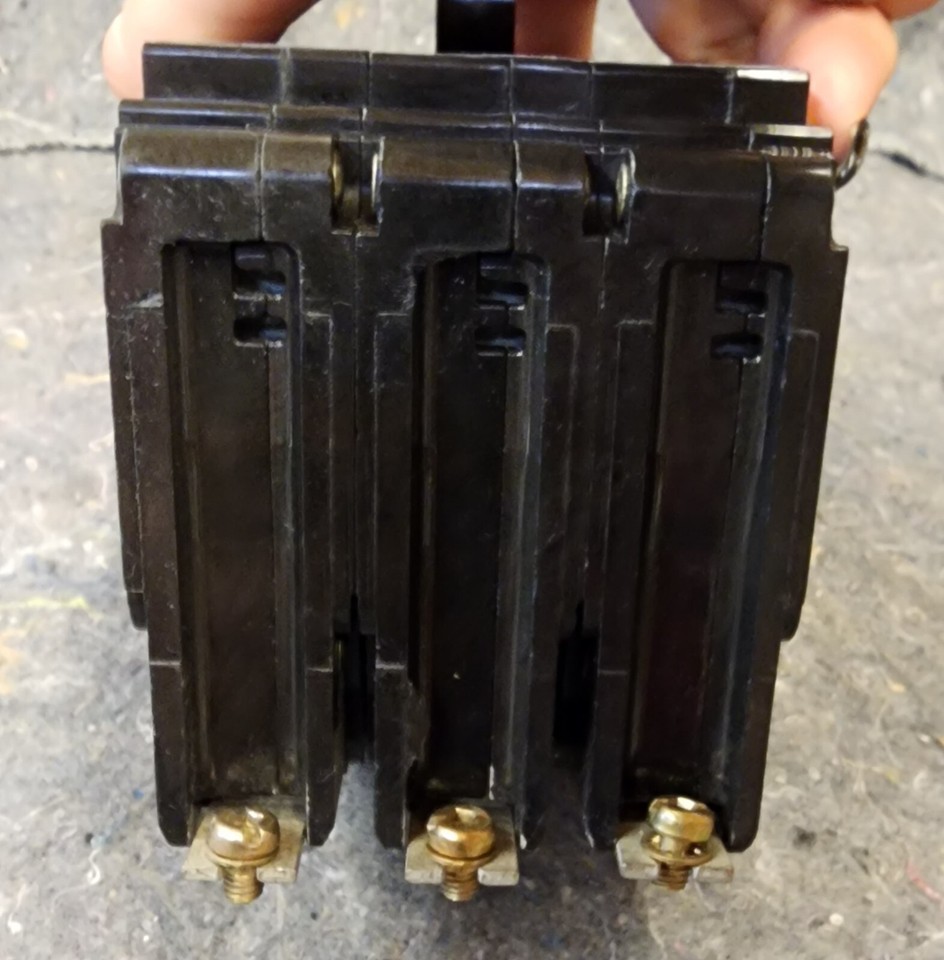 NEW Not In Box!!! Square D EDB34040 40A 480V 3 Pole Bolt On Circuit ...