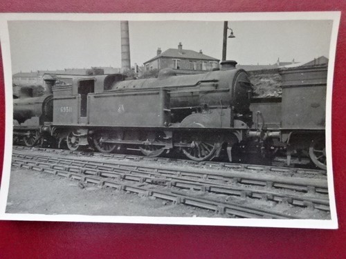 PHOTO LNER EX GNR CLASS N2 0-6-2T LOCO NO 69511 AT DAWSHOLM 4/52 | eBay