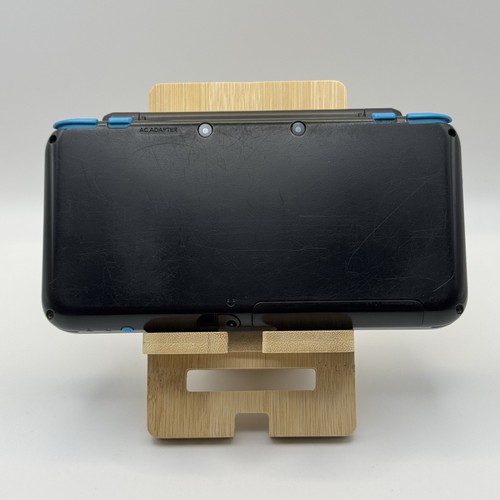 New Nintendo 2ds XL Nero Azzurro Console Con Cavo di ricarica - Stilo ...