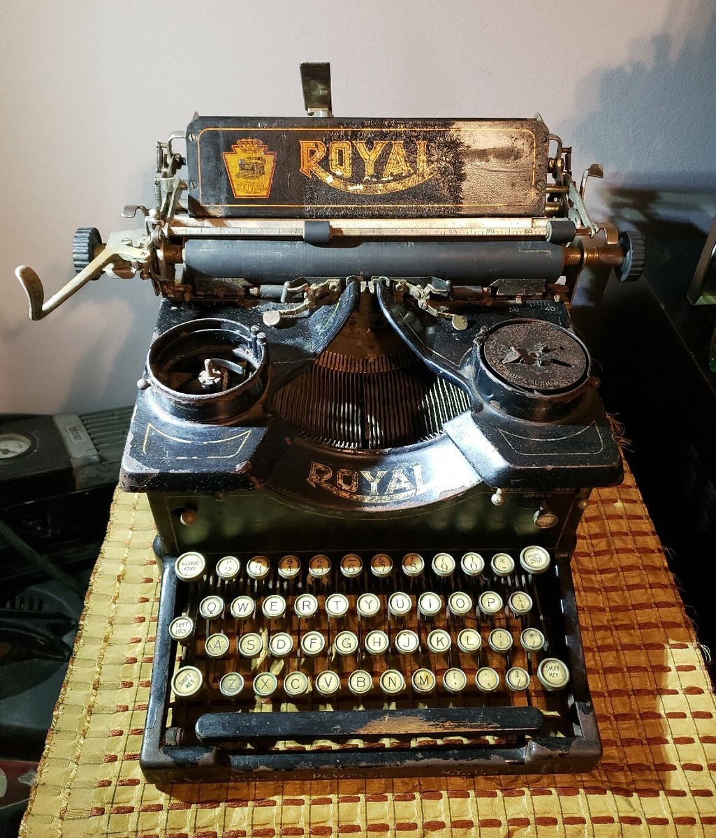 Vintage Royal Typewriter Models