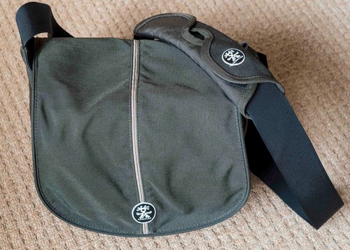 Crumpler Pretty Boy 5500 XXL camera bag - dark green - excellent ...