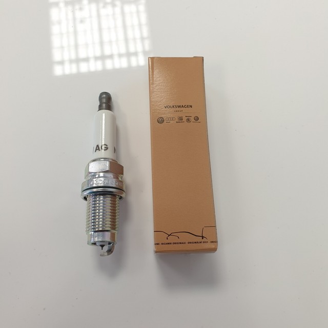 Volkswagen Genuine Spark Plug 03C905601B T2453 for sale online | eBay