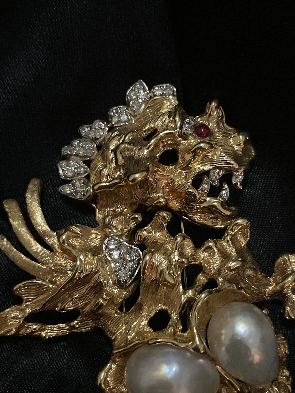 RARE VINTAGE 18kt GOLD & DIAMOND “ DRAGON “ BROOCH - Gem