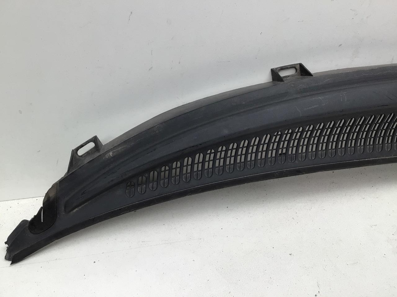 VT VX VU WH Commodore Statesman SS Calais windscreen wiper cowl LH left ...