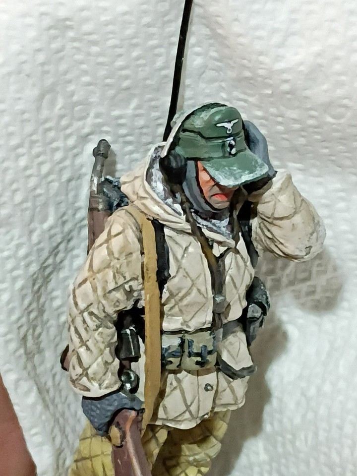 King & Country BBG106 WW2 German WINTER Fallshirmjager Field Radio ...