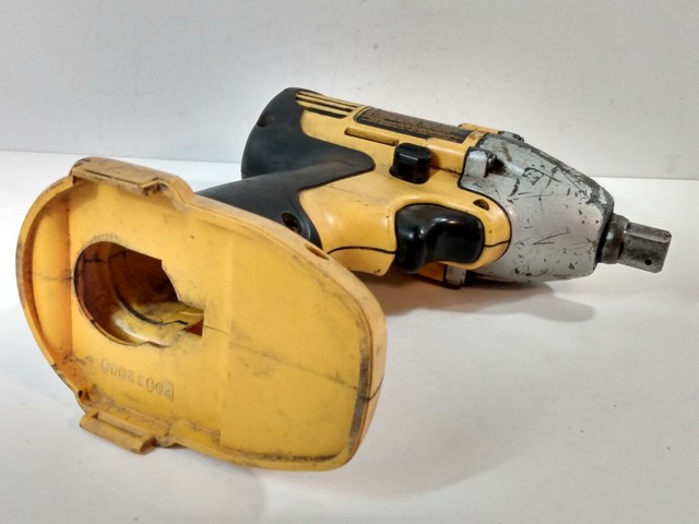 DEWALT 18v Cordless Impact Wrench DC820 With Battery for sale online | eBay