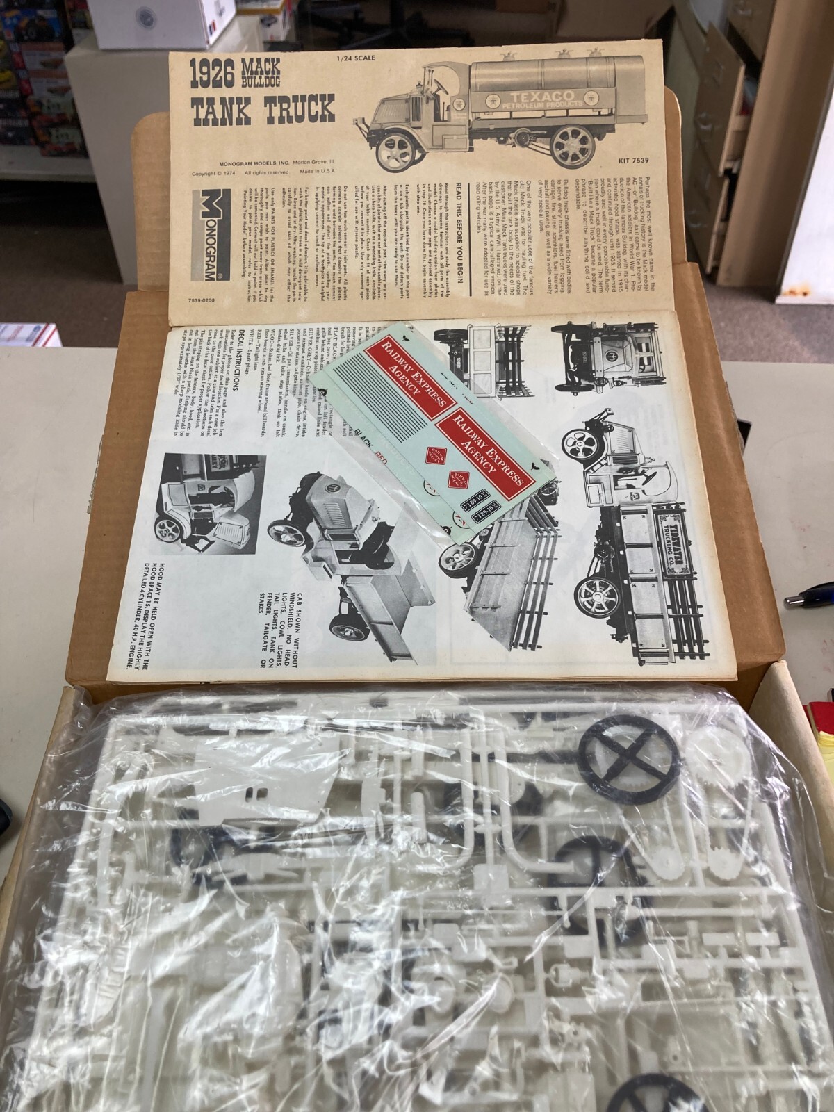 Monogram 7539 1926 Mack Bulldog Tank Truck model kit | eBay