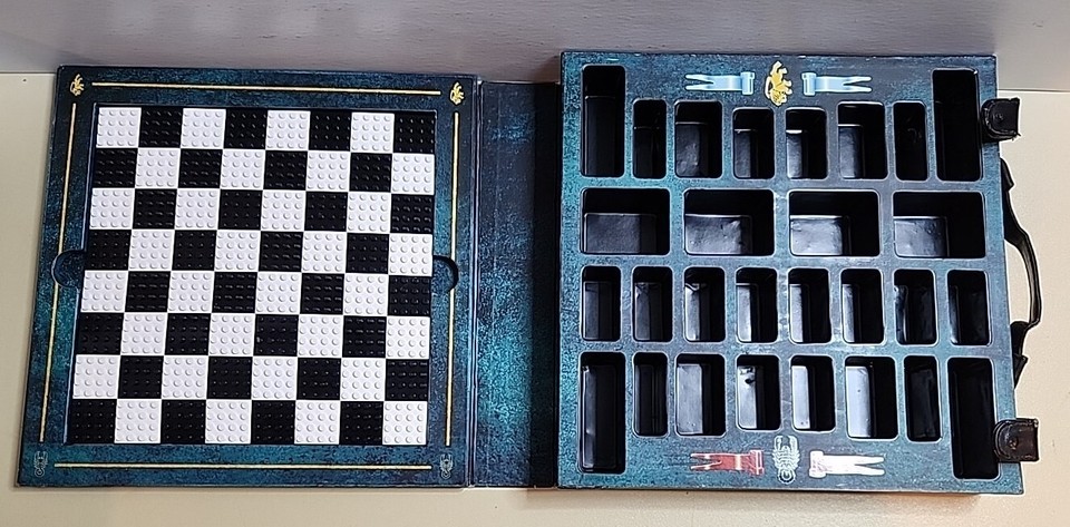 LEGO Gear: Castle Chess Set 852001 No Minifigures Box & Board Only ...