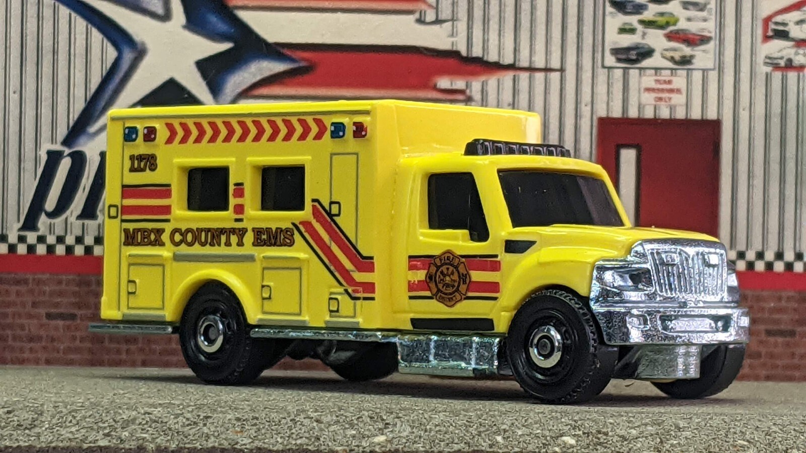 '23 MATCHBOX INTERNATIONAL WORKSTAR AMBULANCE LOOSE 1:64 SCALE ...