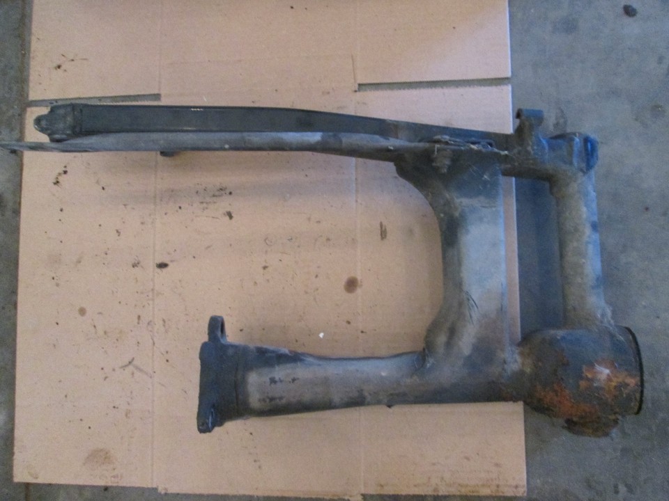 1984 Honda Shadow VT700 VT 700 VT700C rear swingarm swing arm bar ...