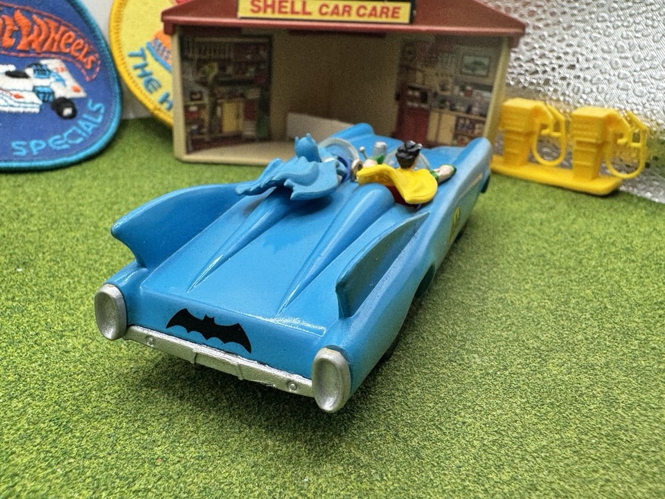 1995 DC Comics Hallmark Batmobile Diecast Car Batman Vehicle ...