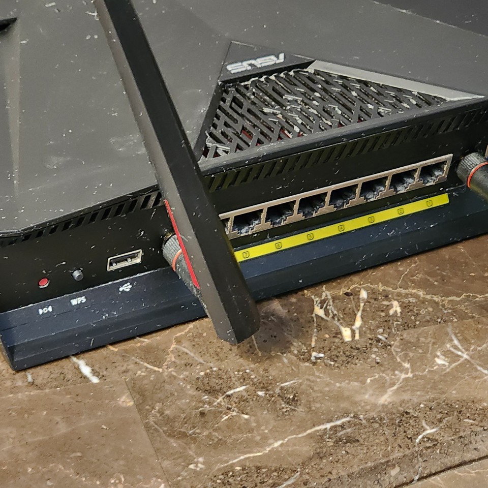 ASUS RT-AC88U Dual Band Gigabit WiFi Gaming Router with MU-MIMO Mesh ...