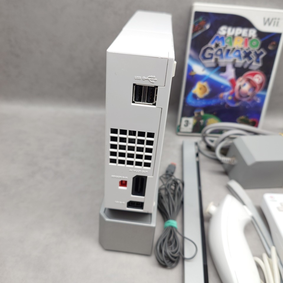 Nintendo Wii Console Bundle with 1 Controller & Super Mario Galaxy Game ...