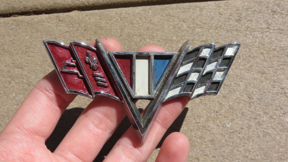 Vintage V Flag 3840318 Chevrolet Fender Emblem 1964-67 Chevy Camaro ...